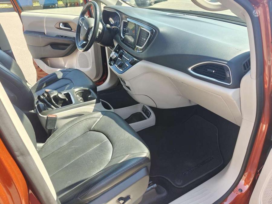 Oranžs Chrysler Pacifica 2018 Kauņa, ar dzinēja tilpumu 3.61 L un nobraukumu 143 tūkst. km par 14600 €, foto 12 vietnē AUTOMOTO.COM.LV