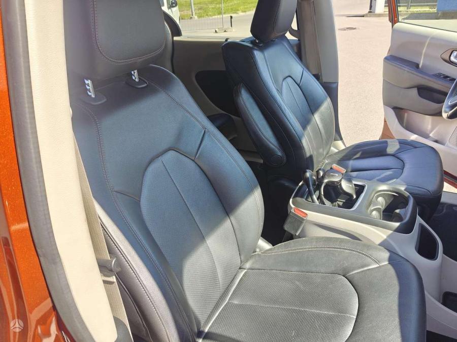 Oranžs Chrysler Pacifica 2018 Kauņa, ar dzinēja tilpumu 3.61 L un nobraukumu 143 tūkst. km par 14600 €, foto 13 vietnē AUTOMOTO.COM.LV