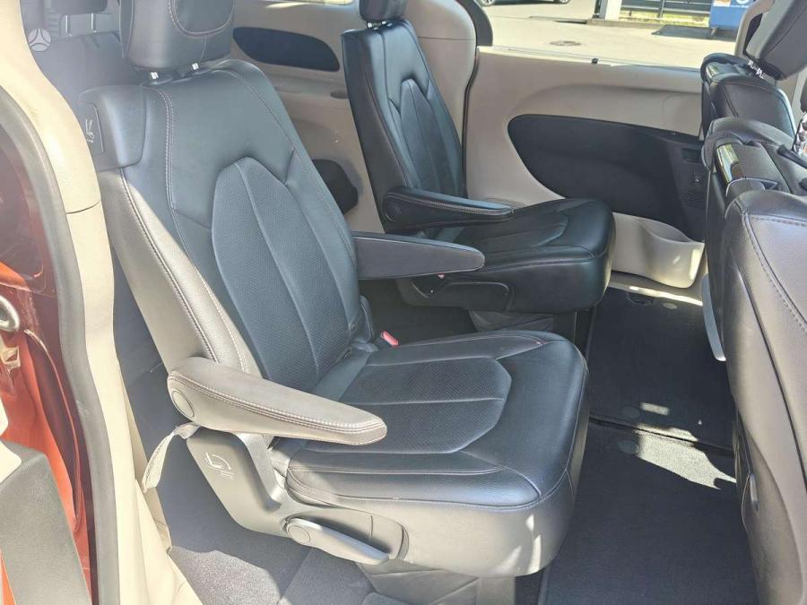 Oranžs Chrysler Pacifica 2018 Kauņa, ar dzinēja tilpumu 3.61 L un nobraukumu 143 tūkst. km par 14600 €, foto 15 vietnē AUTOMOTO.COM.LV