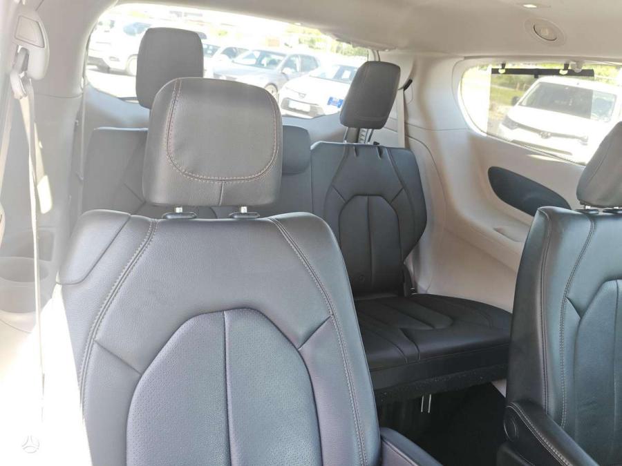 Oranžs Chrysler Pacifica 2018 Kauņa, ar dzinēja tilpumu 3.61 L un nobraukumu 143 tūkst. km par 14600 €, foto 24 vietnē AUTOMOTO.COM.LV