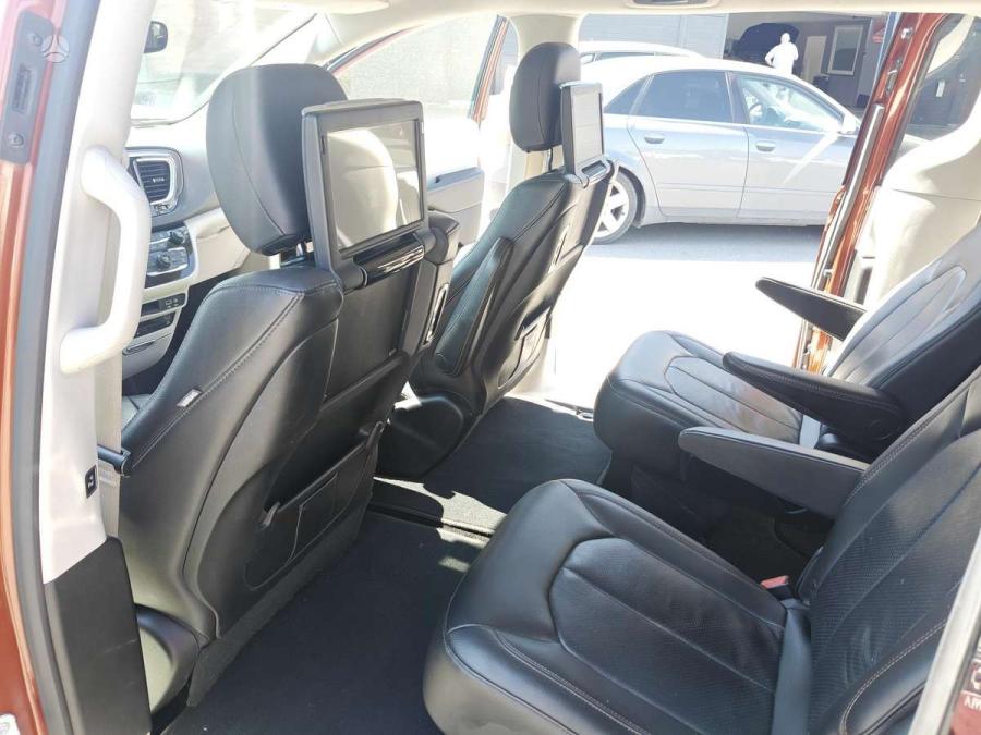 Oranžs Chrysler Pacifica 2018 Kauņa, ar dzinēja tilpumu 3.61 L un nobraukumu 143 tūkst. km par 14600 €, foto 29 vietnē AUTOMOTO.COM.LV