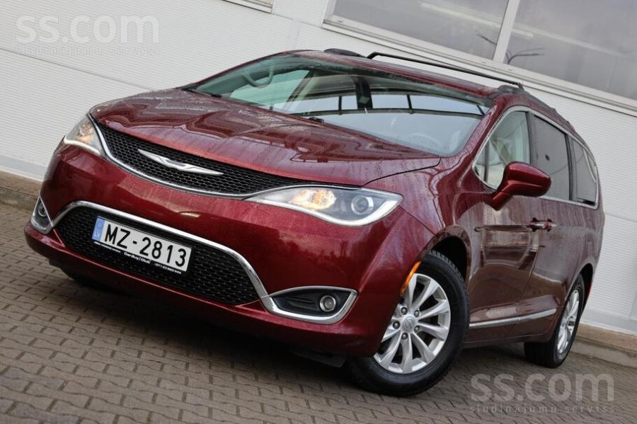 Red Chrysler Pacifica 2017 in Riga, with an engine capacity of 3.60 L and mileage of 0 thousand km for 16995 €, photo 2 on AUTOMOTO.COM.LV