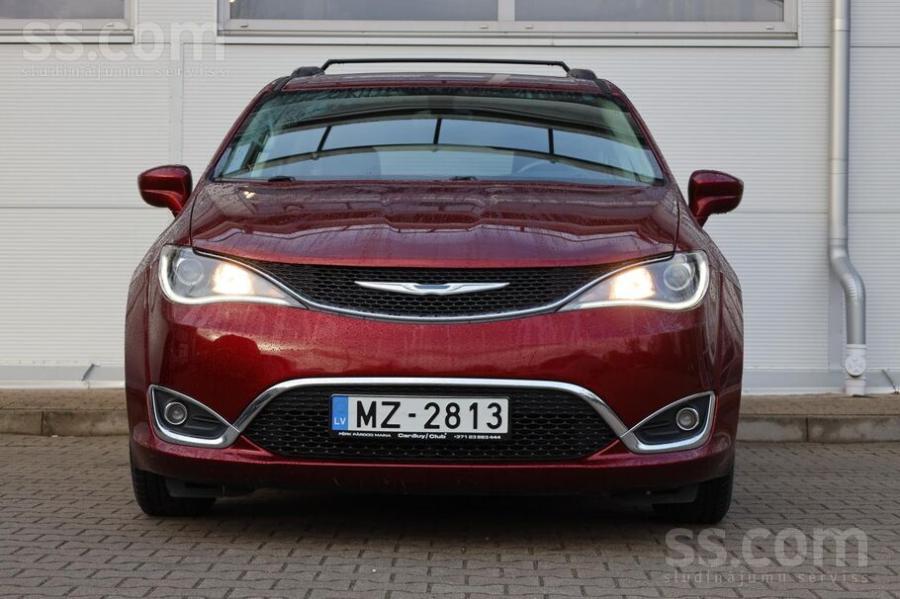 Red Chrysler Pacifica 2017 in Riga, with an engine capacity of 3.60 L and mileage of 0 thousand km for 16995 €, photo 3 on AUTOMOTO.COM.LV