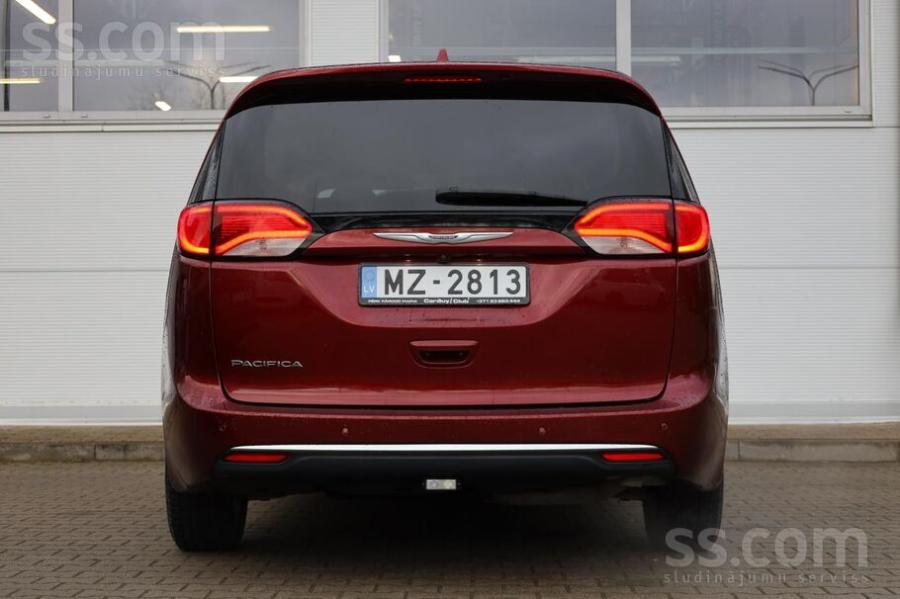 Red Chrysler Pacifica 2017 in Riga, with an engine capacity of 3.60 L and mileage of 0 thousand km for 16995 €, photo 6 on AUTOMOTO.COM.LV