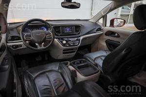 Red Chrysler Pacifica 2017 in Riga, with an engine capacity of 3.60 L and mileage of 0 thousand km for 16995 €, photo 13 on AUTOMOTO.COM.LV