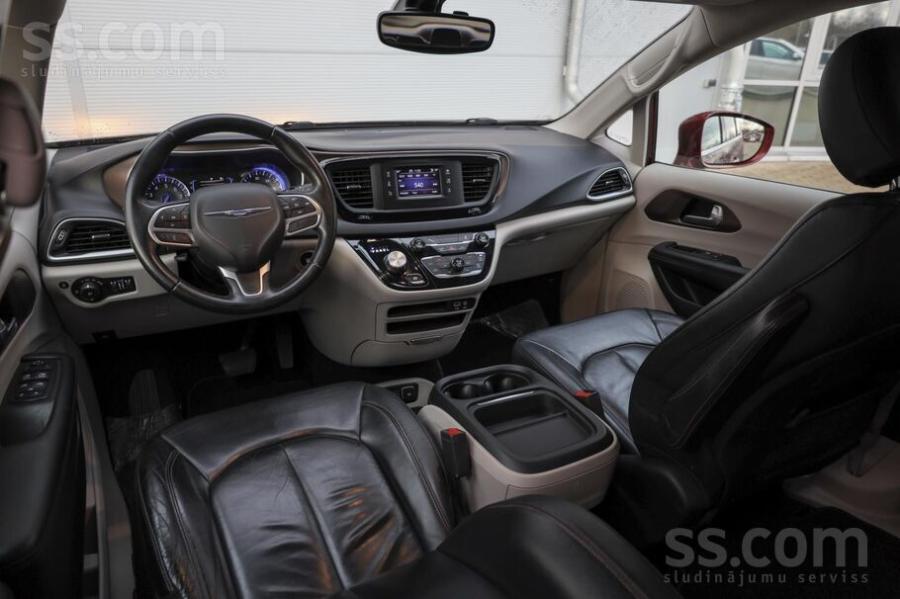 Red Chrysler Pacifica 2017 in Riga, with an engine capacity of 3.60 L and mileage of 0 thousand km for 16995 €, photo 13 on AUTOMOTO.COM.LV