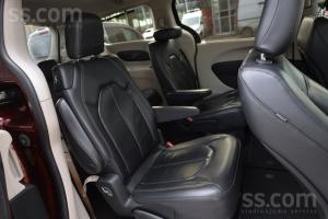 Red Chrysler Pacifica 2017 in Riga, with an engine capacity of 3.60 L and mileage of 0 thousand km for 16995 €, photo 18 on AUTOMOTO.COM.LV