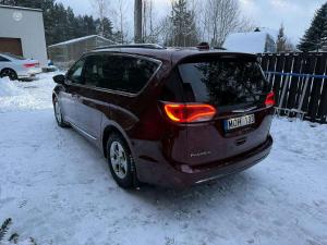 Sarkans Chrysler Pacifica 2017 Viļņa, ar dzinēja tilpumu 3.61 L un nobraukumu 195 tūkst. km par 14450 €, foto 5 vietnē AUTOMOTO.COM.LV