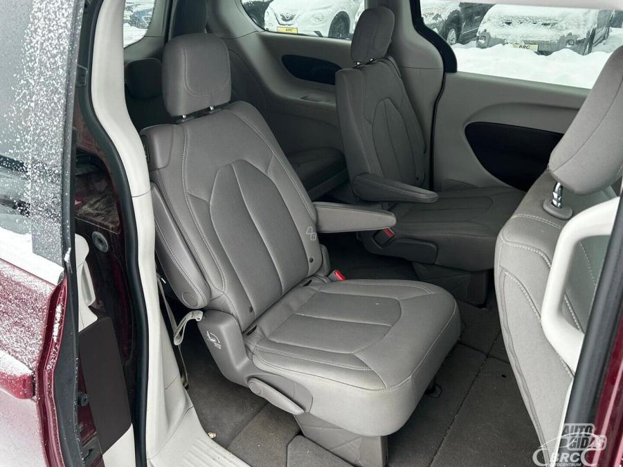 Red Chrysler Pacifica 2017 in Avizieniai, with an engine capacity of 3.60 L and mileage of 149 thousand km for 12900 €, photo 12 on AUTOMOTO.COM.LV