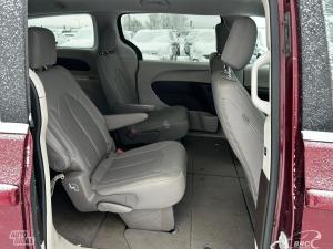Red Chrysler Pacifica 2017 in Avizieniai, with an engine capacity of 3.60 L and mileage of 149 thousand km for 12900 €, photo 13 on AUTOMOTO.COM.LV