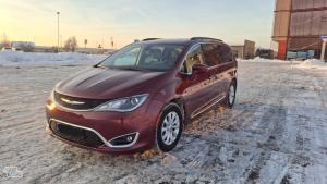 Red Chrysler Pacifica 2017 in Klaipeda, with an engine capacity of 3.60 L and mileage of 184 thousand km for 14800 €, photo  on AUTOMOTO.COM.LV