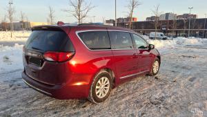 Sarkans Chrysler Pacifica 2017 Klaipėda, ar dzinēja tilpumu 3.60 L un nobraukumu 184 tūkst. km par 14800 €, foto 4 vietnē AUTOMOTO.COM.LV