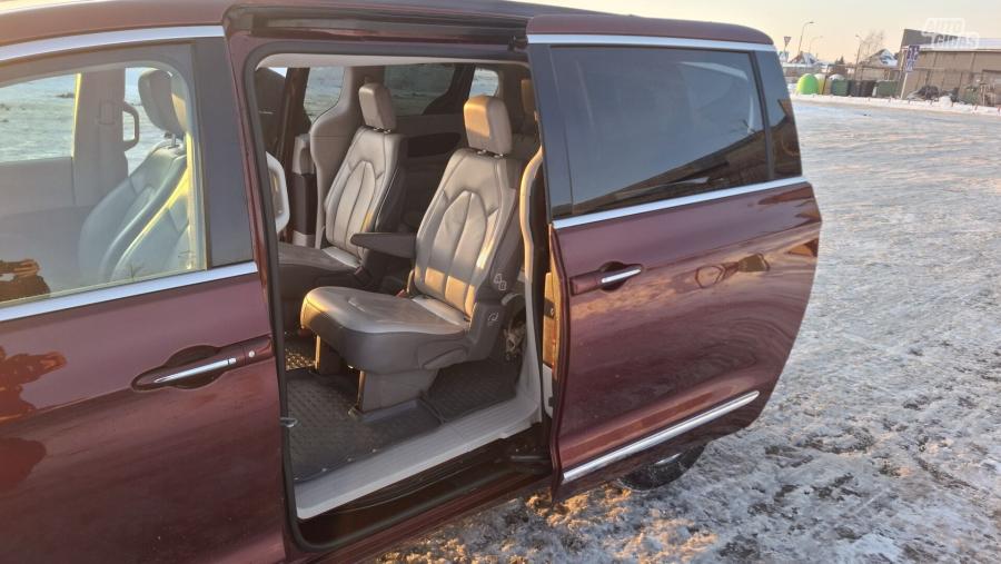 Sarkans Chrysler Pacifica 2017 Klaipėda, ar dzinēja tilpumu 3.60 L un nobraukumu 184 tūkst. km par 14800 €, foto 11 vietnē AUTOMOTO.COM.LV