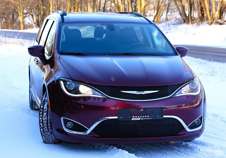 Red Chrysler Pacifica 2017 in Petrikaiciai, with an engine capacity of 3.60 L and mileage of 207 thousand km for 14499 €, photo 6 on AUTOMOTO.COM.LV