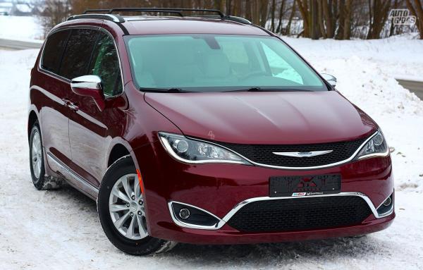Sarkans Chrysler Pacifica 2017 Petrikaičiai, ar dzinēja tilpumu 3.60 L un nobraukumu 165 tūkst. km par 15499 €, foto  vietnē AUTOMOTO.COM.LV