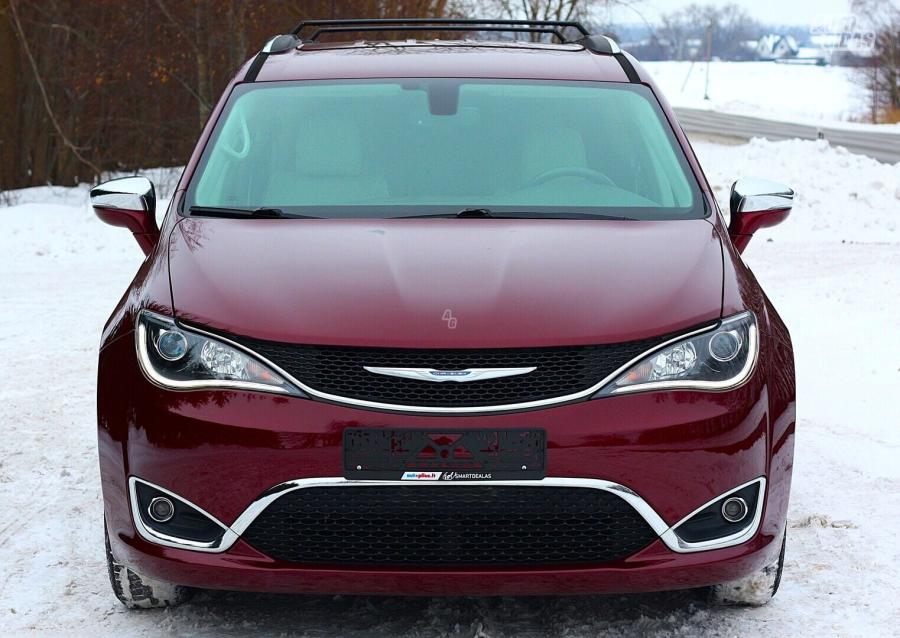 Sarkans Chrysler Pacifica 2017 Petrikaičiai, ar dzinēja tilpumu 3.60 L un nobraukumu 165 tūkst. km par 15499 €, foto 2 vietnē AUTOMOTO.COM.LV