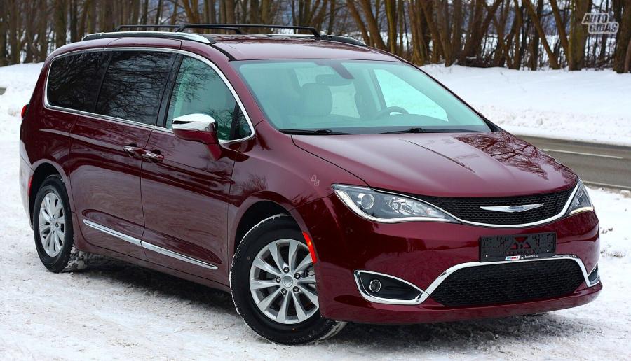 Sarkans Chrysler Pacifica 2017 Petrikaičiai, ar dzinēja tilpumu 3.60 L un nobraukumu 165 tūkst. km par 15499 €, foto 4 vietnē AUTOMOTO.COM.LV