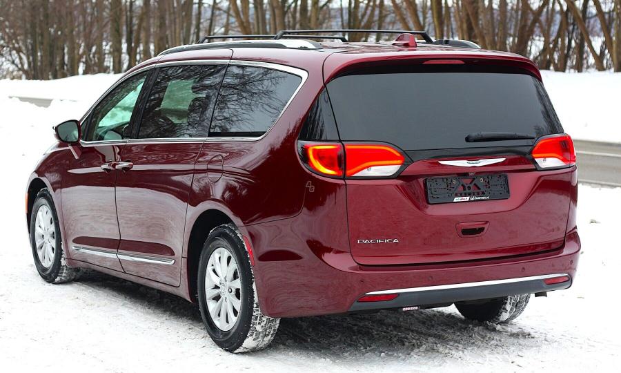 Sarkans Chrysler Pacifica 2017 Petrikaičiai, ar dzinēja tilpumu 3.60 L un nobraukumu 165 tūkst. km par 15499 €, foto 10 vietnē AUTOMOTO.COM.LV
