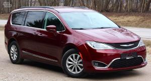 Red Chrysler Pacifica 2017 in Petrikaiciai, with an engine capacity of 3.60 L and mileage of 207 thousand km for 13999 €, photo 2 on AUTOMOTO.COM.LV