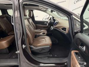 Red Chrysler Pacifica 2017 in Vilnius, with an engine capacity of 3.60 L and mileage of 250 thousand km for 15500 €, photo 6 on AUTOMOTO.COM.LV