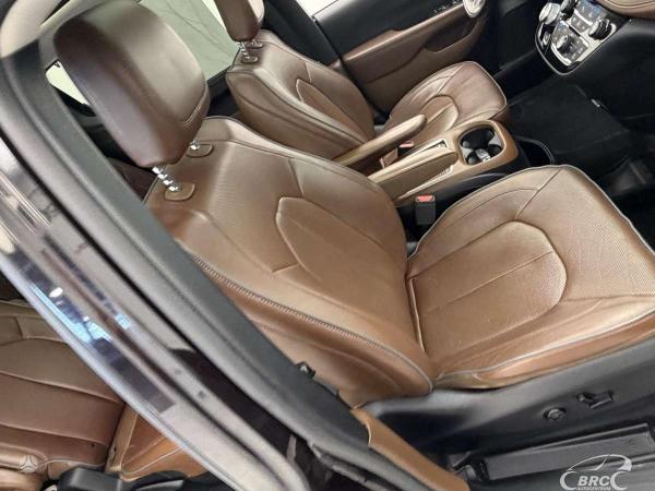 Sarkans Chrysler Pacifica 2017 Viļņa, ar dzinēja tilpumu 3.60 L un nobraukumu 250 tūkst. km par 15500 €, foto 6 vietnē AUTOMOTO.COM.LV