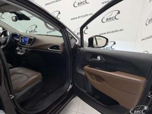 Red Chrysler Pacifica 2017 in Vilnius, with an engine capacity of 3.60 L and mileage of 250 thousand km for 15500 €, photo 10 on AUTOMOTO.COM.LV
