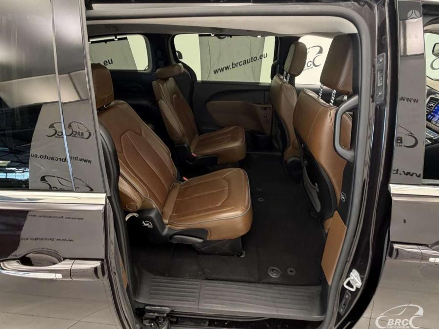 Red Chrysler Pacifica 2017 in Vilnius, with an engine capacity of 3.60 L and mileage of 250 thousand km for 15500 €, photo 15 on AUTOMOTO.COM.LV