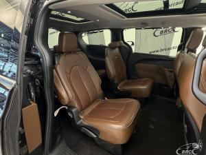 Red Chrysler Pacifica 2017 in Vilnius, with an engine capacity of 3.60 L and mileage of 250 thousand km for 15500 €, photo 16 on AUTOMOTO.COM.LV