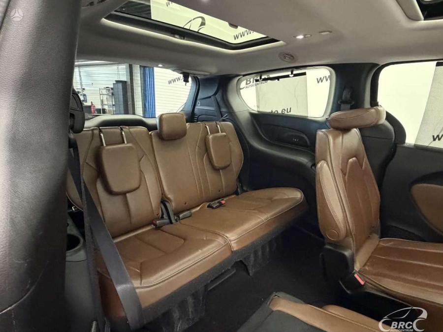 Red Chrysler Pacifica 2017 in Vilnius, with an engine capacity of 3.60 L and mileage of 250 thousand km for 15500 €, photo 17 on AUTOMOTO.COM.LV