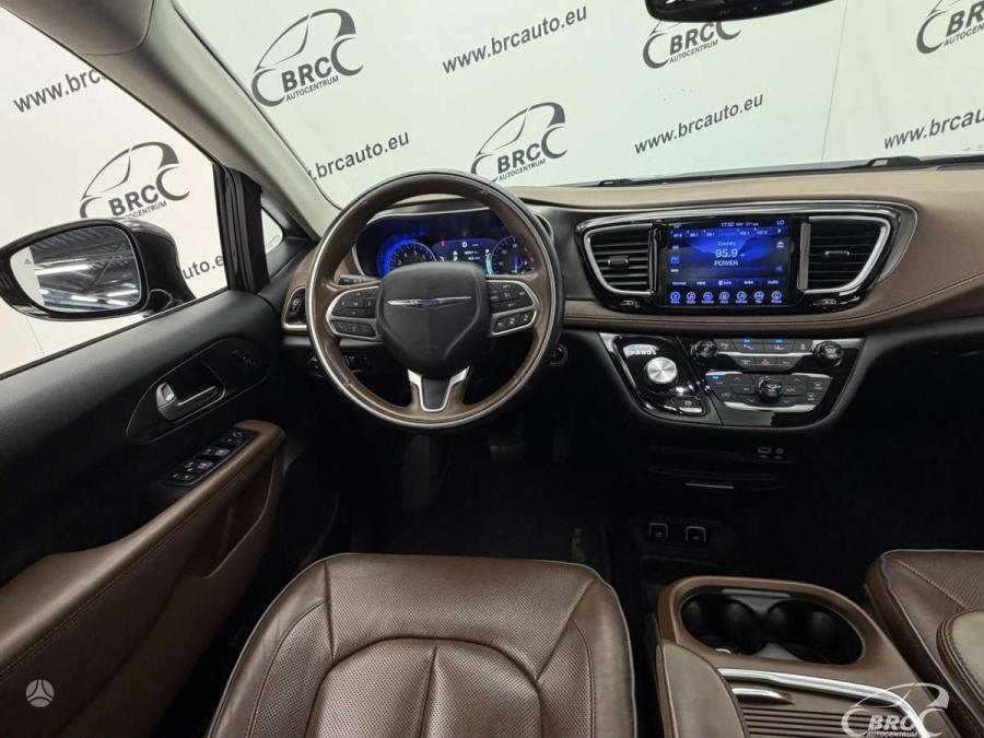 Red Chrysler Pacifica 2017 in Vilnius, with an engine capacity of 3.60 L and mileage of 250 thousand km for 15500 €, photo 19 on AUTOMOTO.COM.LV