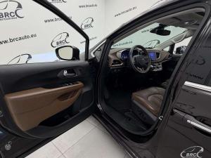 Red Chrysler Pacifica 2017 in Vilnius, with an engine capacity of 3.60 L and mileage of 250 thousand km for 15500 €, photo 23 on AUTOMOTO.COM.LV