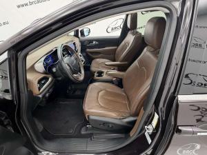 Red Chrysler Pacifica 2017 in Vilnius, with an engine capacity of 3.60 L and mileage of 250 thousand km for 15500 €, photo 25 on AUTOMOTO.COM.LV