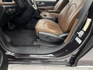 Red Chrysler Pacifica 2017 in Vilnius, with an engine capacity of 3.60 L and mileage of 250 thousand km for 15500 €, photo 26 on AUTOMOTO.COM.LV