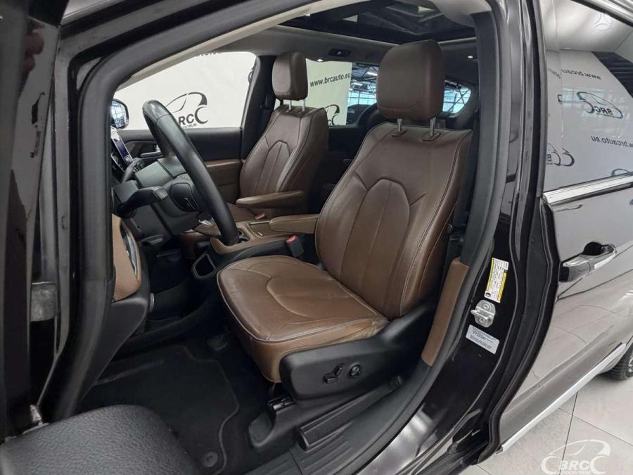 Red Chrysler Pacifica 2017 in Vilnius, with an engine capacity of 3.60 L and mileage of 250 thousand km for 15500 €, photo 27 on AUTOMOTO.COM.LV
