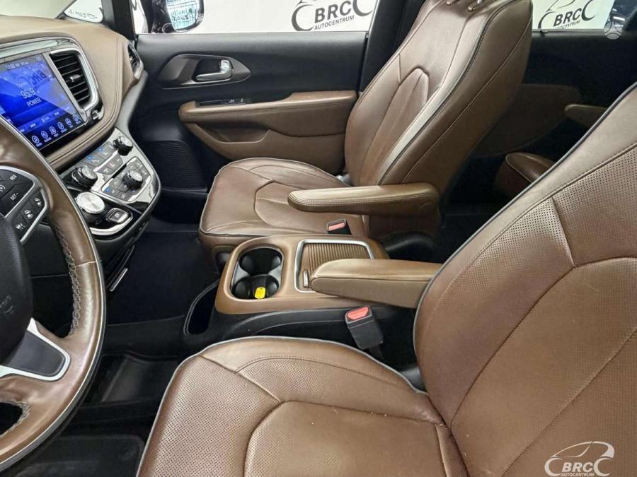 Red Chrysler Pacifica 2017 in Vilnius, with an engine capacity of 3.60 L and mileage of 250 thousand km for 15500 €, photo 28 on AUTOMOTO.COM.LV