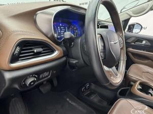 Red Chrysler Pacifica 2017 in Vilnius, with an engine capacity of 3.60 L and mileage of 250 thousand km for 15500 €, photo 30 on AUTOMOTO.COM.LV