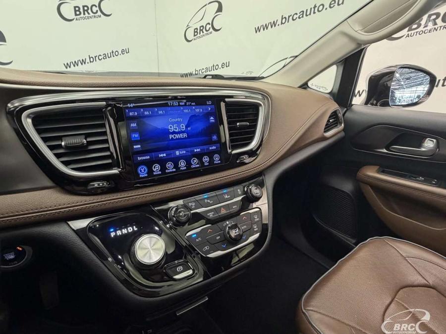 Red Chrysler Pacifica 2017 in Vilnius, with an engine capacity of 3.60 L and mileage of 250 thousand km for 15500 €, photo 31 on AUTOMOTO.COM.LV