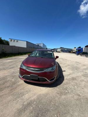 Red Chrysler Pacifica 2017 in Klaipeda, with an engine capacity of 3.61 L and mileage of 290 thousand km for 7800 €, photo 3 on AUTOMOTO.COM.LV