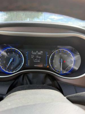 Red Chrysler Pacifica 2017 in Klaipeda, with an engine capacity of 3.61 L and mileage of 290 thousand km for 7800 €, photo 9 on AUTOMOTO.COM.LV