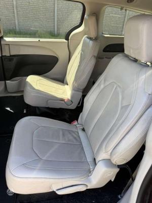 Red Chrysler Pacifica 2017 in Klaipeda, with an engine capacity of 3.61 L and mileage of 290 thousand km for 7800 €, photo 10 on AUTOMOTO.COM.LV