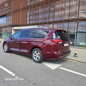 Red Chrysler Pacifica 2017 in Klaipeda, with an engine capacity of 3.60 L and mileage of 84 thousand km for 14000 €, photo  on AUTOMOTO.COM.LV