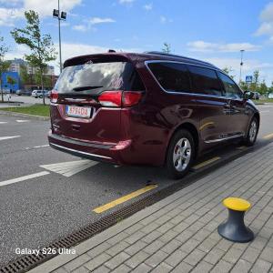 Sarkans Chrysler Pacifica 2017 Klaipėda, ar dzinēja tilpumu 3.60 L un nobraukumu 84 tūkst. km par 14000 €, foto 5 vietnē AUTOMOTO.COM.LV