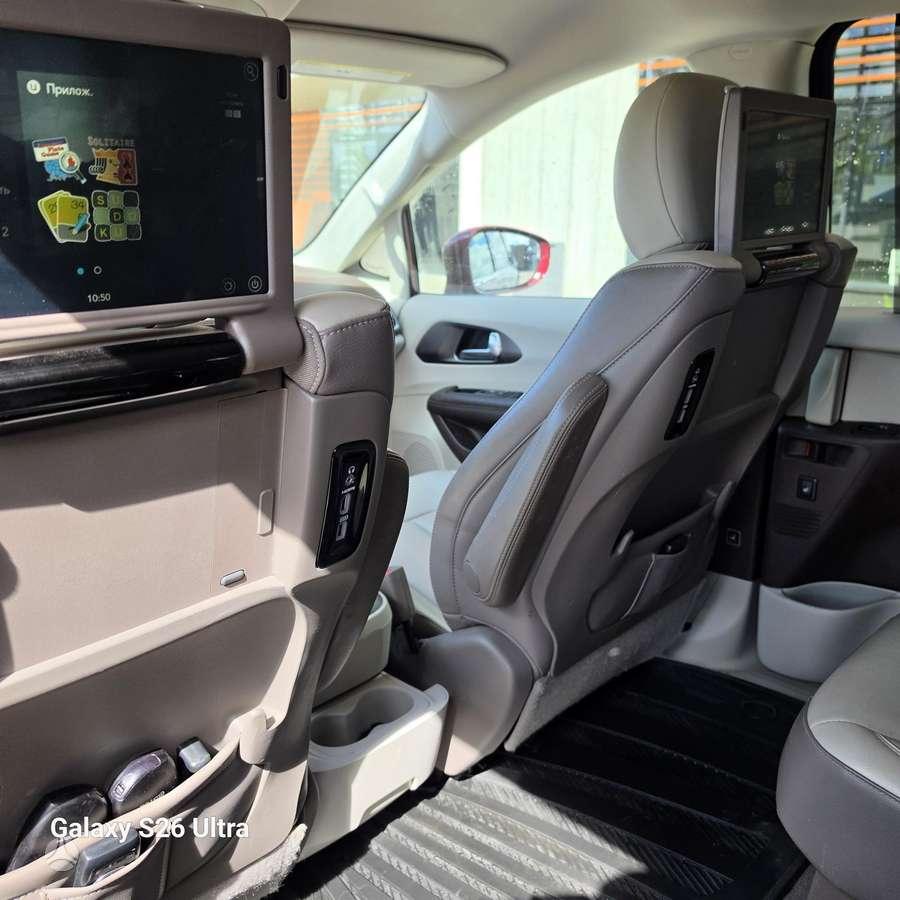 Sarkans Chrysler Pacifica 2017 Klaipėda, ar dzinēja tilpumu 3.60 L un nobraukumu 84 tūkst. km par 14000 €, foto 11 vietnē AUTOMOTO.COM.LV