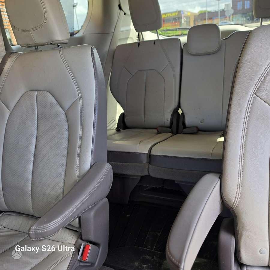 Sarkans Chrysler Pacifica 2017 Klaipėda, ar dzinēja tilpumu 3.60 L un nobraukumu 84 tūkst. km par 14000 €, foto 12 vietnē AUTOMOTO.COM.LV