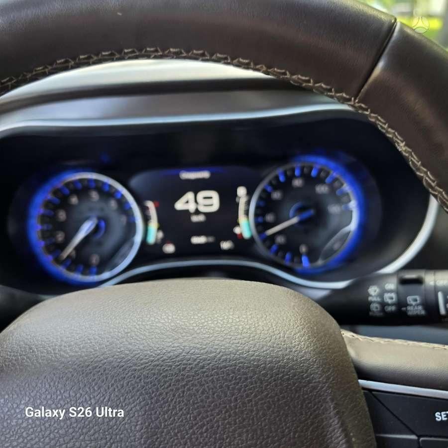 Sarkans Chrysler Pacifica 2017 Klaipėda, ar dzinēja tilpumu 3.60 L un nobraukumu 84 tūkst. km par 14000 €, foto 16 vietnē AUTOMOTO.COM.LV