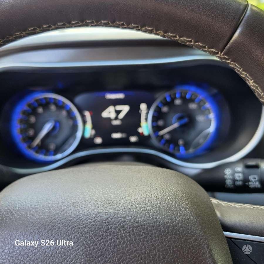 Sarkans Chrysler Pacifica 2017 Klaipėda, ar dzinēja tilpumu 3.60 L un nobraukumu 84 tūkst. km par 14000 €, foto 17 vietnē AUTOMOTO.COM.LV