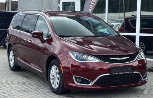 Sarkans Chrysler Pacifica 2017 Radviliškis, ar dzinēja tilpumu 3.60 L un nobraukumu 165 tūkst. km par 13950 €, foto 5 vietnē AUTOMOTO.COM.LV