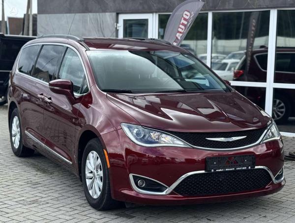 Red Chrysler Pacifica 2017 in Radviliskis, with an engine capacity of 3.60 L and mileage of 165 thousand km for 13950 €, photo 6 on AUTOMOTO.COM.LV