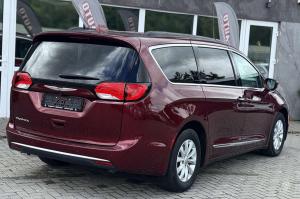 Sarkans Chrysler Pacifica 2017 Radviliškis, ar dzinēja tilpumu 3.60 L un nobraukumu 165 tūkst. km par 13950 €, foto 8 vietnē AUTOMOTO.COM.LV