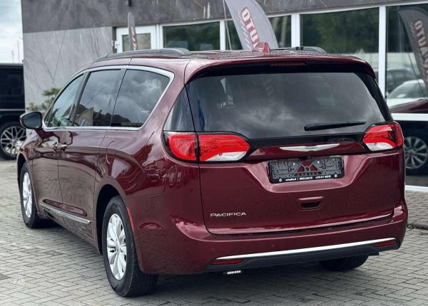 Red Chrysler Pacifica 2017 in Radviliskis, with an engine capacity of 3.60 L and mileage of 165 thousand km for 13950 €, photo 10 on AUTOMOTO.COM.LV